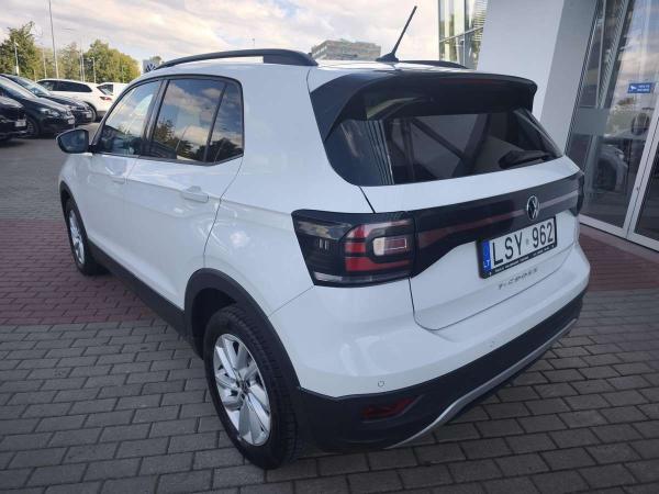 White Volkswagen T-Cross 2021 in Siauliai, with an engine capacity of 1.00 L and mileage of 57 thousand km for 15900 €, photo 5 on AUTOMOTO.COM.LV