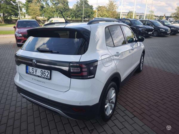White Volkswagen T-Cross 2021 in Siauliai, with an engine capacity of 1.00 L and mileage of 57 thousand km for 15900 €, photo 6 on AUTOMOTO.COM.LV