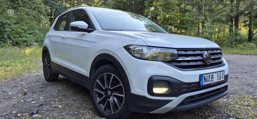 White Volkswagen T-Cross 2021 in Prienai, with an engine capacity of 1.00 L and mileage of 216 thousand km for 12200 €, photo 4 on AUTOMOTO.COM.LV