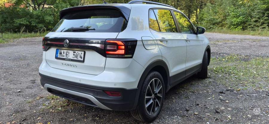 White Volkswagen T-Cross 2021 in Prienai, with an engine capacity of 1.00 L and mileage of 216 thousand km for 12200 €, photo 6 on AUTOMOTO.COM.LV
