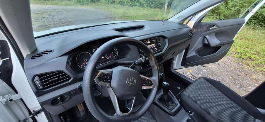 White Volkswagen T-Cross 2021 in Prienai, with an engine capacity of 1.00 L and mileage of 216 thousand km for 12200 €, photo 9 on AUTOMOTO.COM.LV