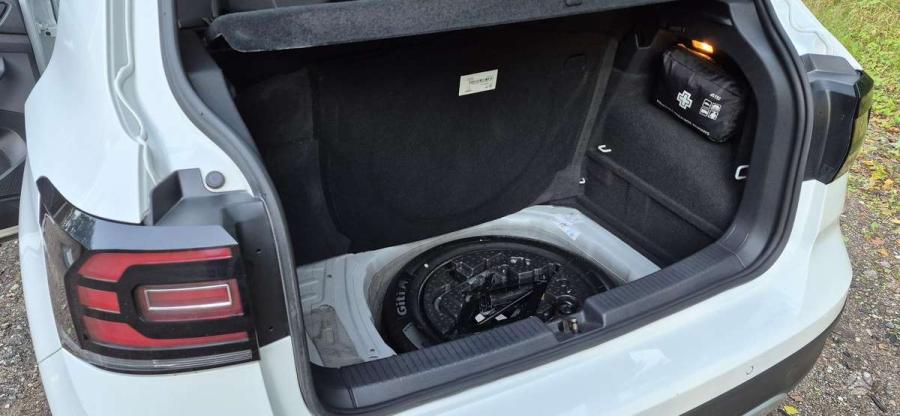 White Volkswagen T-Cross 2021 in Prienai, with an engine capacity of 1.00 L and mileage of 216 thousand km for 12200 €, photo 16 on AUTOMOTO.COM.LV