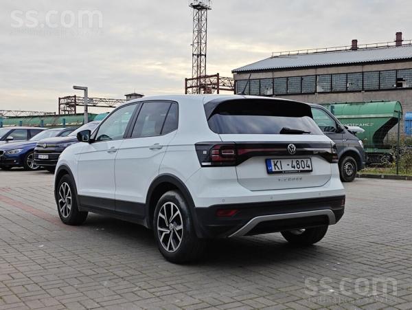 Volkswagen T-Cross 2021 in Liepaja on AUTOMOTO.COM.LV White Volkswagen T-Cross 2021 in Liepaja, with an engine capacity of 1.00 L and mileage of 70 thousand km for 14000 €, photo 3 on AUTOMOTO.COM.LV