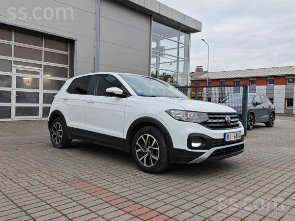 Volkswagen T-Cross 2021 in Liepaja on AUTOMOTO.COM.LV White Volkswagen T-Cross 2021 in Liepaja, with an engine capacity of 1.00 L and mileage of 70 thousand km for 14000 €, photo 6 on AUTOMOTO.COM.LV