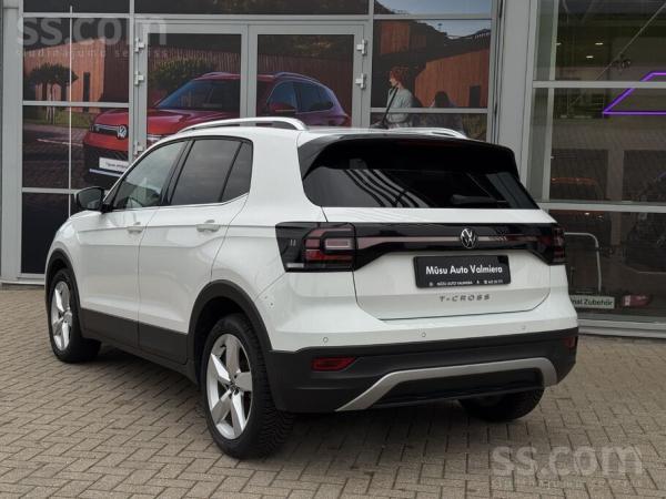 White Volkswagen T-Cross 2022 in Valmiera, with an engine capacity of 1.00 L and mileage of 142 thousand km for 14900 €, photo 4 on AUTOMOTO.COM.LV