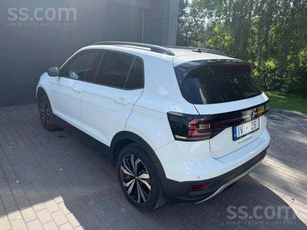 White Volkswagen T-Cross 2022 in Riga, with an engine capacity of 1.00 L and mileage of 43 thousand km for 17800 €, photo 5 on AUTOMOTO.COM.LV