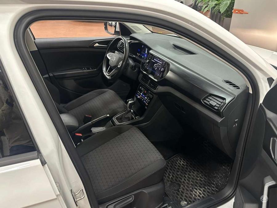 White Volkswagen T-Cross 2023 in Kaunas, with an engine capacity of 1.00 L and mileage of 77 thousand km for 18500 €, photo 23 on AUTOMOTO.COM.LV