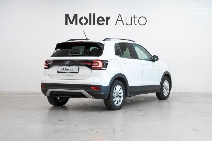 White Volkswagen T-Cross 2023 in Vilnius, with an engine capacity of 1.00 L and mileage of 45 thousand km for 18550 €, photo 4 on AUTOMOTO.COM.LV