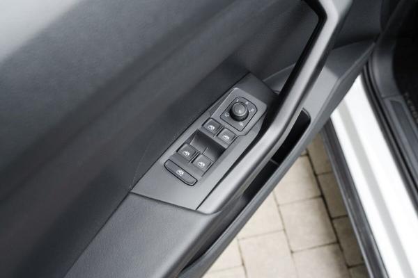 Balts Volkswagen T-Cross 2023 Mārupe, ar dzinēja tilpumu 1.00 L un nobraukumu 86 tūkst. km par 18550 €, foto 7 vietnē AUTOMOTO.COM.LV