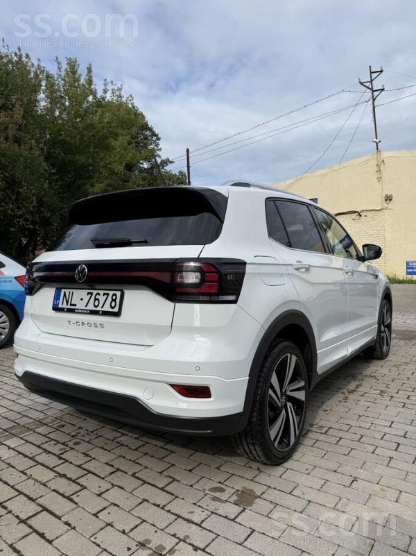 Белый Фольксваген T-Cross 2023 в Рига, объемом двигателя 1.00 л и пробегом 38 тыс. км за 20490 €, фото 2 на AUTOMOTO.COM.LV