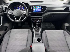 White Volkswagen T-Cross 2023 in Vilnius, with an engine capacity of 1.00 L and mileage of 86 thousand km for 16500 €, photo 6 on AUTOMOTO.COM.LV