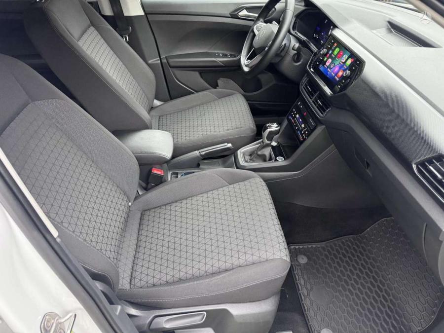 White Volkswagen T-Cross 2023 in Vilnius, with an engine capacity of 1.00 L and mileage of 86 thousand km for 16500 €, photo 7 on AUTOMOTO.COM.LV