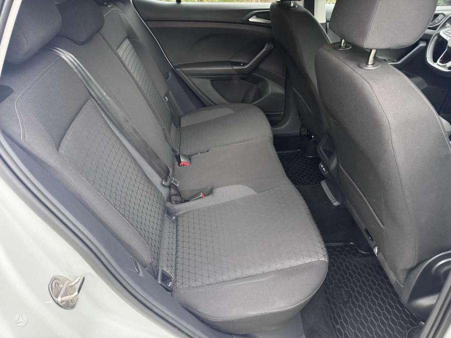 White Volkswagen T-Cross 2023 in Vilnius, with an engine capacity of 1.00 L and mileage of 86 thousand km for 16500 €, photo 8 on AUTOMOTO.COM.LV