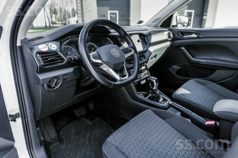 Белый Фольксваген T-Cross 2023 в Рига, объемом двигателя 1.00 л и пробегом 78 тыс. км за 17300 €, фото 8 на AUTOMOTO.COM.LV