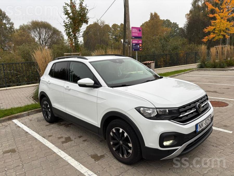 Белый Фольксваген T-Cross 2023 в Рига, объемом двигателя 1.00 л и пробегом 51 тыс. км за 16700 €, фото 1 на AUTOMOTO.COM.LV