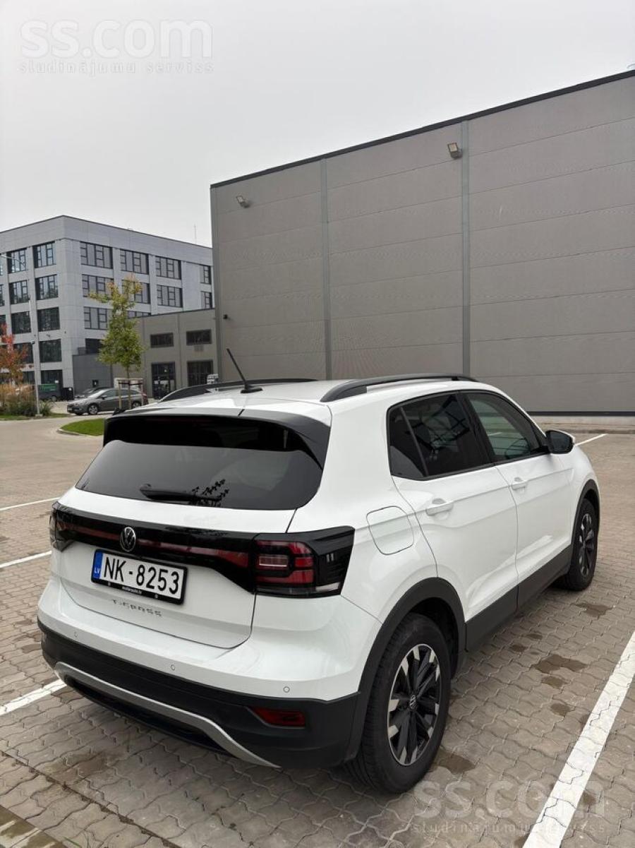 Белый Фольксваген T-Cross 2023 в Рига, объемом двигателя 1.00 л и пробегом 51 тыс. км за 16700 €, фото 3 на AUTOMOTO.COM.LV
