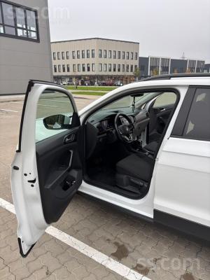 Белый Фольксваген T-Cross 2023 в Рига, объемом двигателя 1.00 л и пробегом 51 тыс. км за 16700 €, фото 13 на AUTOMOTO.COM.LV