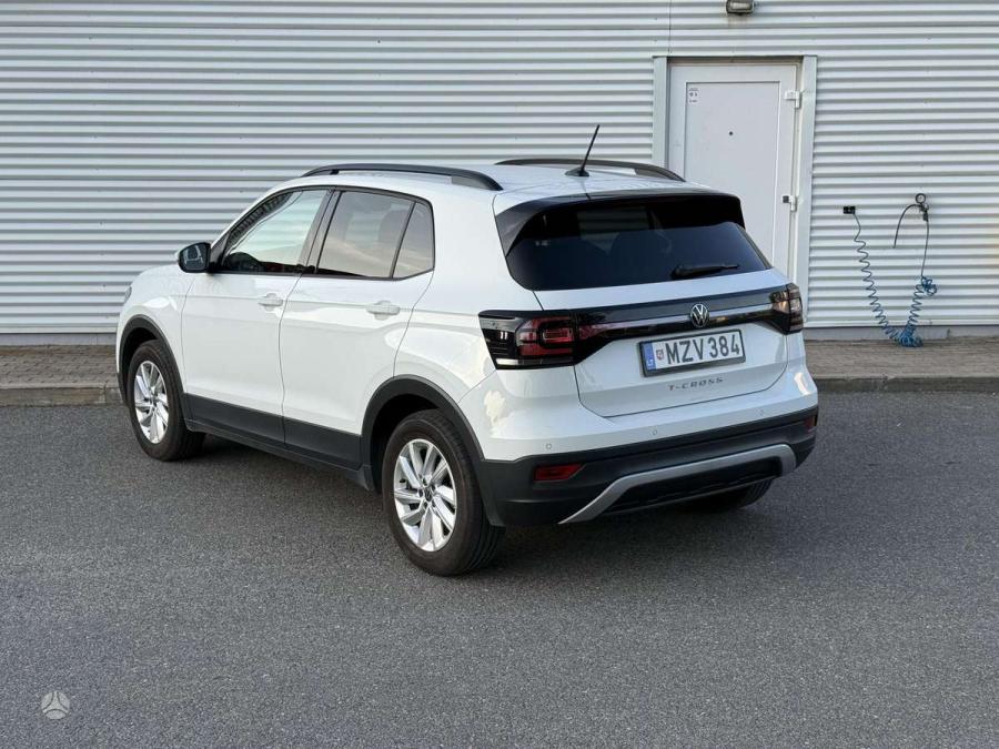 Balts Volkswagen T-Cross 2024 Viļņa, ar dzinēja tilpumu 1.00 L un nobraukumu 67 tūkst. km par 20250 €, foto 4 vietnē AUTOMOTO.COM.LV