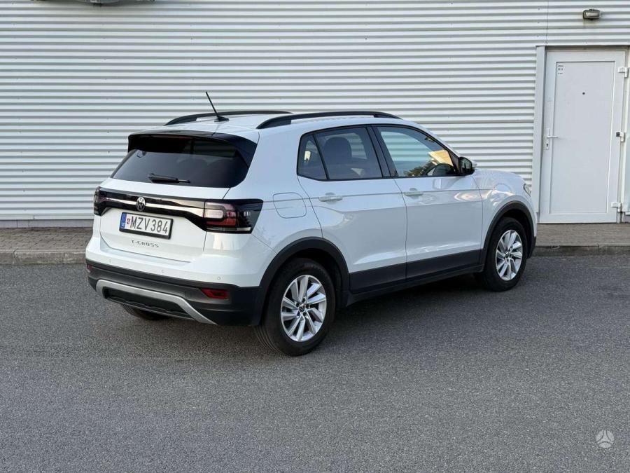 Balts Volkswagen T-Cross 2024 Viļņa, ar dzinēja tilpumu 1.00 L un nobraukumu 67 tūkst. km par 20250 €, foto 5 vietnē AUTOMOTO.COM.LV