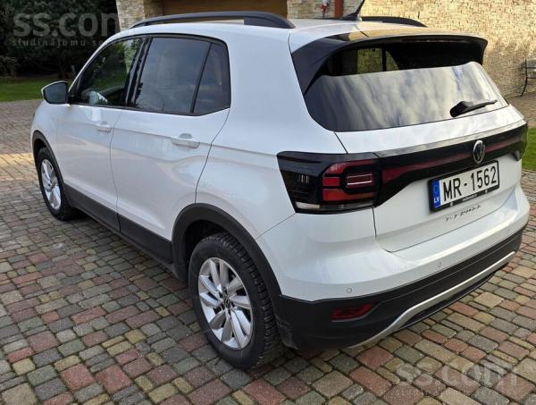 White Volkswagen T-Cross 2020 in Riga, with an engine capacity of 1.00 L and mileage of 73 thousand km for 15450 €, photo 4 on AUTOMOTO.COM.LV