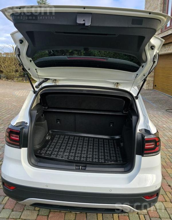 White Volkswagen T-Cross 2020 in Riga, with an engine capacity of 1.00 L and mileage of 73 thousand km for 15450 €, photo 5 on AUTOMOTO.COM.LV