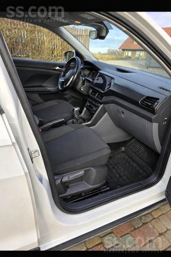 White Volkswagen T-Cross 2020 in Riga, with an engine capacity of 1.00 L and mileage of 73 thousand km for 15450 €, photo 6 on AUTOMOTO.COM.LV