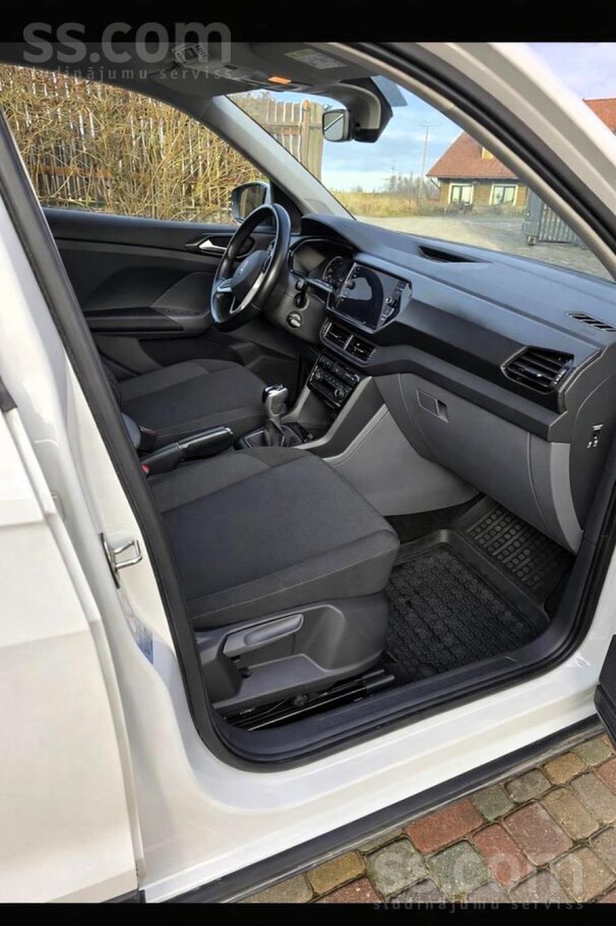 White Volkswagen T-Cross 2020 in Riga, with an engine capacity of 1.00 L and mileage of 73 thousand km for 15450 €, photo 6 on AUTOMOTO.COM.LV