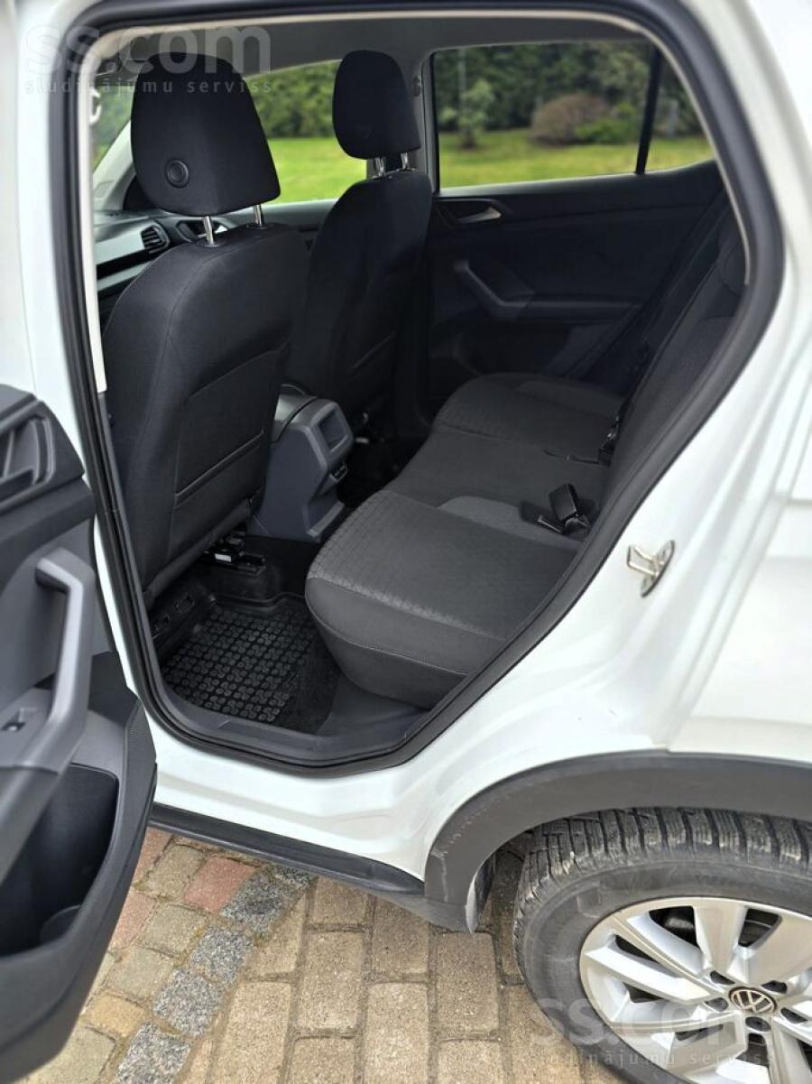 White Volkswagen T-Cross 2020 in Riga, with an engine capacity of 1.00 L and mileage of 73 thousand km for 15450 €, photo 7 on AUTOMOTO.COM.LV