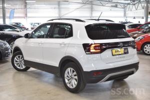 White Volkswagen T-Cross 2022 in Riga, with an engine capacity of 1.00 L and mileage of 121 thousand km for 12900 €, photo 3 on AUTOMOTO.COM.LV