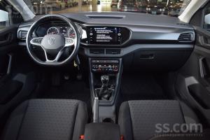 White Volkswagen T-Cross 2022 in Riga, with an engine capacity of 1.00 L and mileage of 121 thousand km for 12900 €, photo 5 on AUTOMOTO.COM.LV