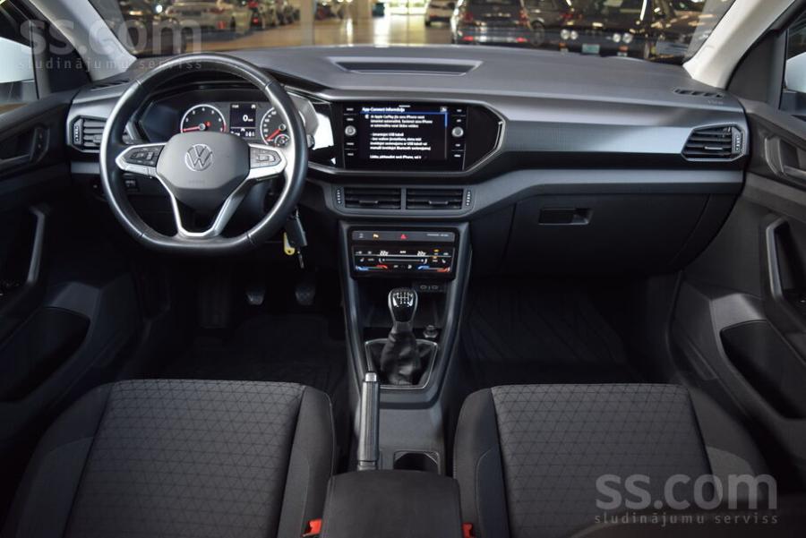 White Volkswagen T-Cross 2022 in Riga, with an engine capacity of 1.00 L and mileage of 121 thousand km for 12900 €, photo 5 on AUTOMOTO.COM.LV