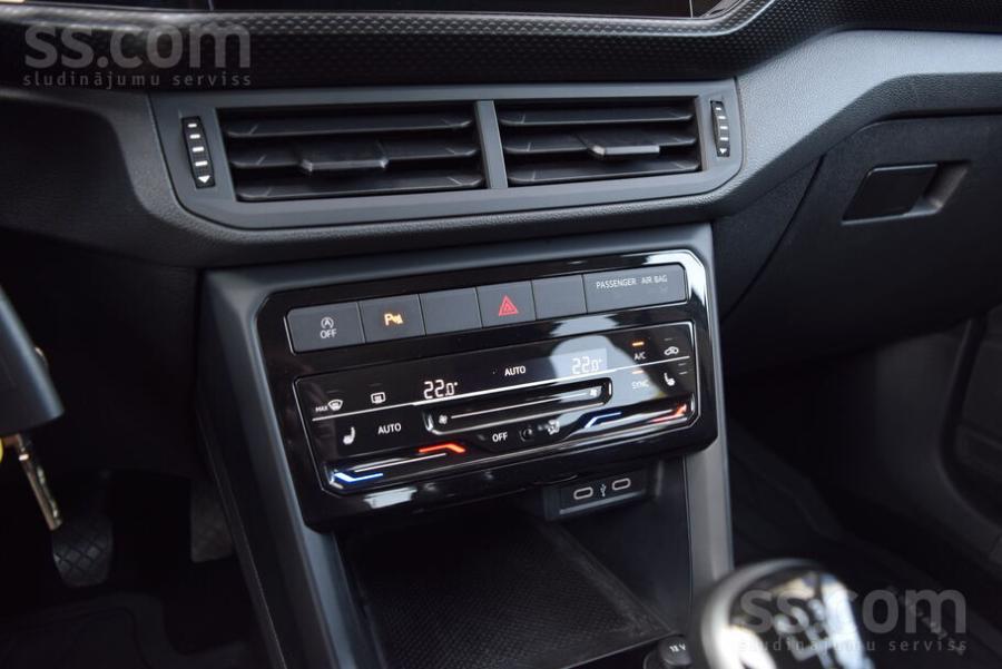 White Volkswagen T-Cross 2022 in Riga, with an engine capacity of 1.00 L and mileage of 121 thousand km for 12900 €, photo 6 on AUTOMOTO.COM.LV