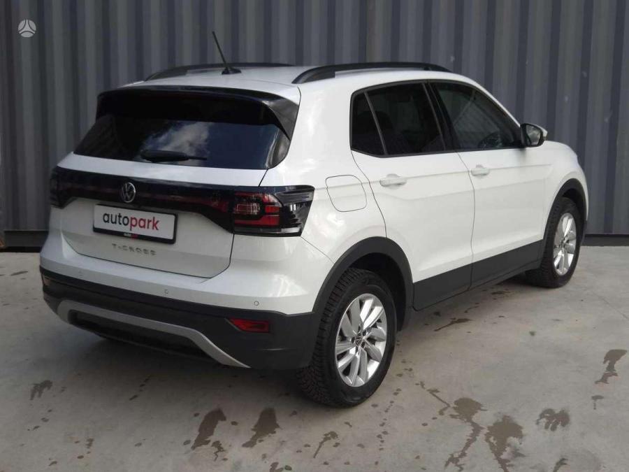 White Volkswagen T-Cross 2021 in Vilnius, with an engine capacity of 1.00 L and mileage of 93 thousand km for 14900 €, photo 4 on AUTOMOTO.COM.LV