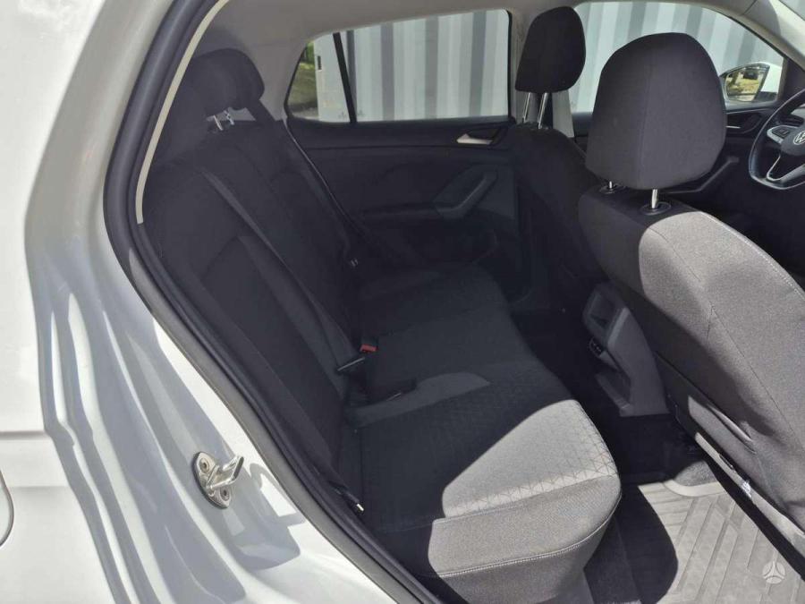 White Volkswagen T-Cross 2021 in Vilnius, with an engine capacity of 1.00 L and mileage of 93 thousand km for 14900 €, photo 6 on AUTOMOTO.COM.LV