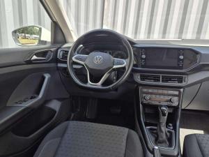 White Volkswagen T-Cross 2021 in Vilnius, with an engine capacity of 1.00 L and mileage of 93 thousand km for 14900 €, photo 7 on AUTOMOTO.COM.LV