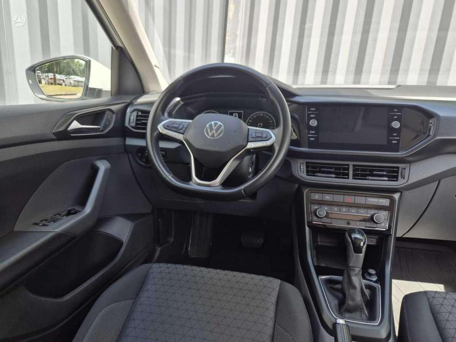 White Volkswagen T-Cross 2021 in Vilnius, with an engine capacity of 1.00 L and mileage of 93 thousand km for 14900 €, photo 7 on AUTOMOTO.COM.LV