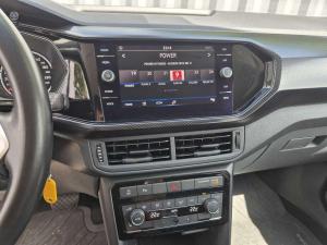White Volkswagen T-Cross 2021 in Vilnius, with an engine capacity of 1.00 L and mileage of 93 thousand km for 14900 €, photo 13 on AUTOMOTO.COM.LV
