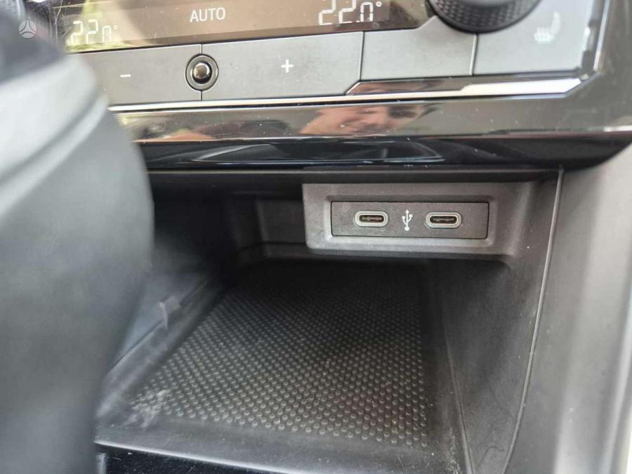 White Volkswagen T-Cross 2021 in Vilnius, with an engine capacity of 1.00 L and mileage of 93 thousand km for 14900 €, photo 21 on AUTOMOTO.COM.LV