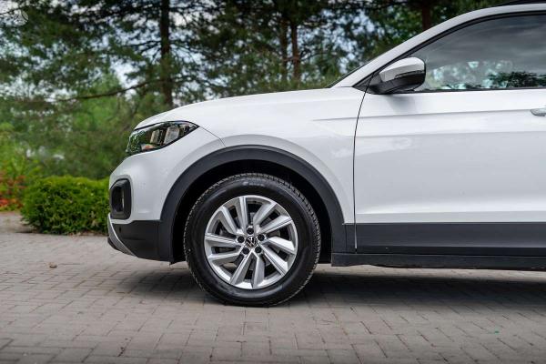 Белый Фольксваген T-Cross 2022 в Каунас, объемом двигателя 1.00 л и пробегом 84 тыс. км за 15600 €, фото 9 на AUTOMOTO.COM.LV