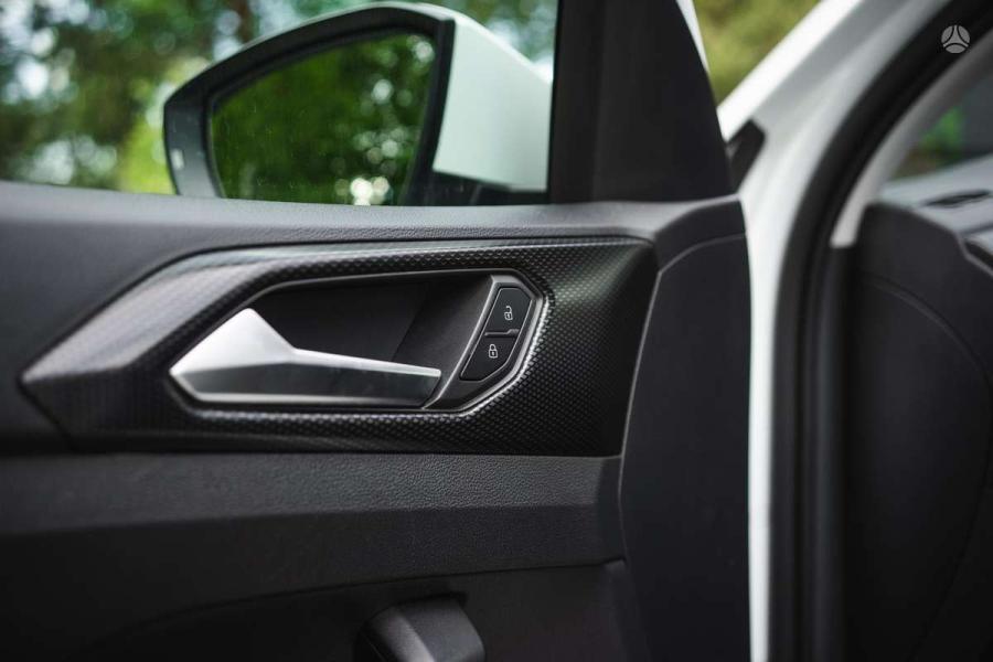 Balts Volkswagen T-Cross 2022 Kauņa, ar dzinēja tilpumu 1.00 L un nobraukumu 84 tūkst. km par 15600 €, foto 15 vietnē AUTOMOTO.COM.LV