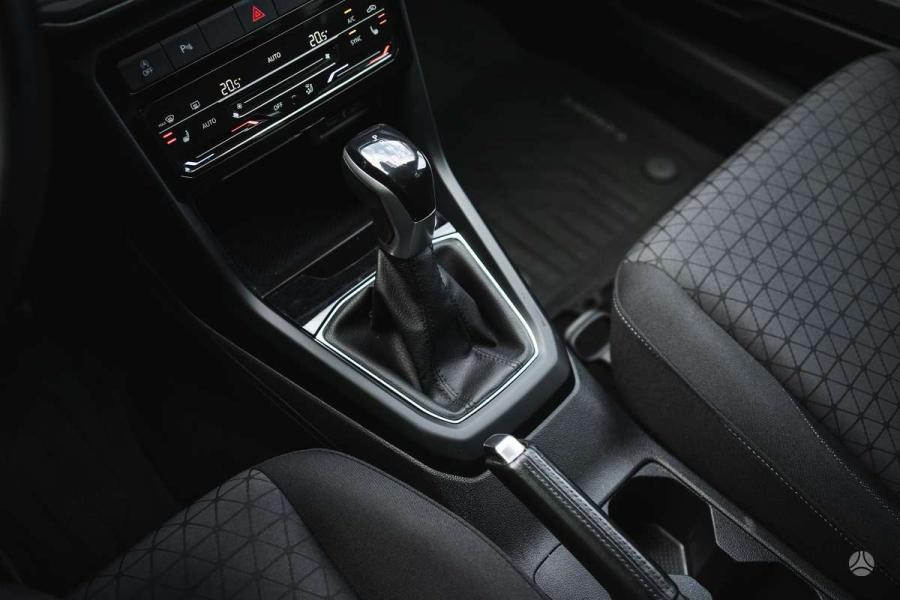 Balts Volkswagen T-Cross 2022 Kauņa, ar dzinēja tilpumu 1.00 L un nobraukumu 84 tūkst. km par 15600 €, foto 24 vietnē AUTOMOTO.COM.LV
