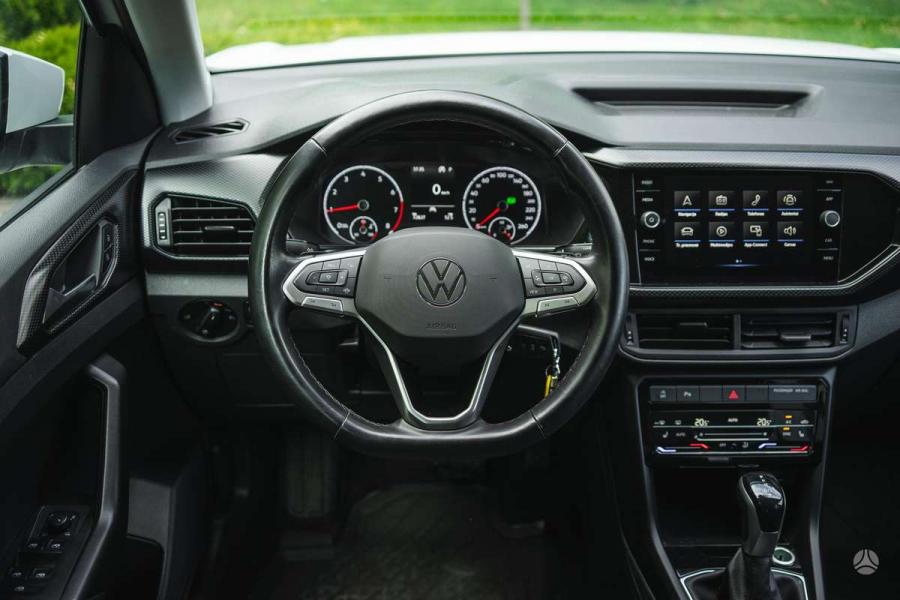 Balts Volkswagen T-Cross 2022 Kauņa, ar dzinēja tilpumu 1.00 L un nobraukumu 84 tūkst. km par 15600 €, foto 27 vietnē AUTOMOTO.COM.LV