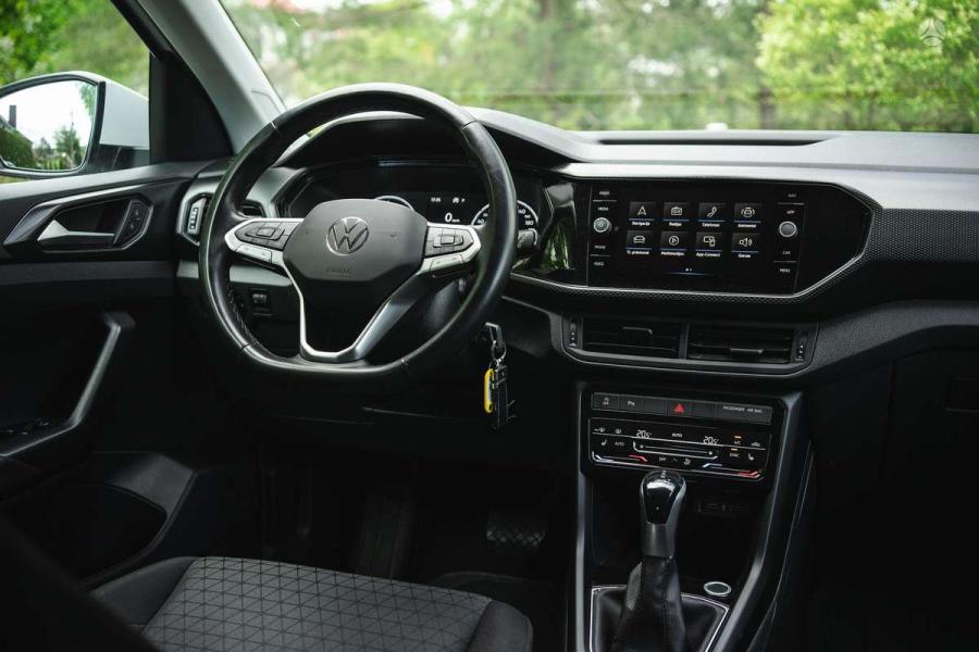 Balts Volkswagen T-Cross 2022 Kauņa, ar dzinēja tilpumu 1.00 L un nobraukumu 84 tūkst. km par 15600 €, foto 28 vietnē AUTOMOTO.COM.LV
