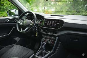 Balts Volkswagen T-Cross 2022 Kauņa, ar dzinēja tilpumu 1.00 L un nobraukumu 84 tūkst. km par 15600 €, foto 33 vietnē AUTOMOTO.COM.LV