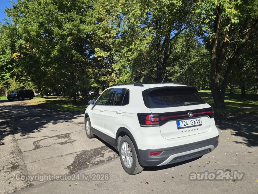 White Volkswagen T-Cross 2020 in Tallinn, with an engine capacity of 1.00 L and mileage of 92 thousand km for 14900 €, photo 5 on AUTOMOTO.COM.LV