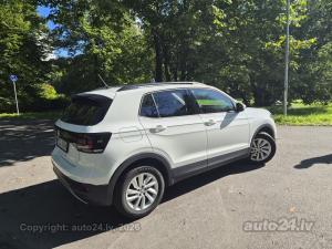 White Volkswagen T-Cross 2020 in Tallinn, with an engine capacity of 1.00 L and mileage of 92 thousand km for 14900 €, photo 7 on AUTOMOTO.COM.LV