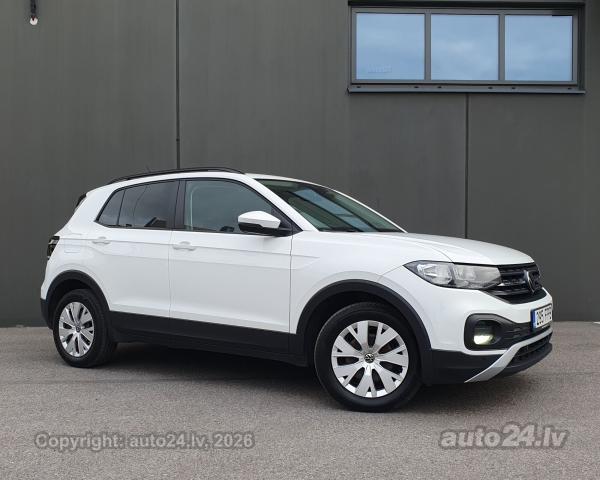 White Volkswagen T-Cross 2021 in Tallinn, with an engine capacity of 1.00 L and mileage of 215 thousand km for 14999 €, photo 5 on AUTOMOTO.COM.LV