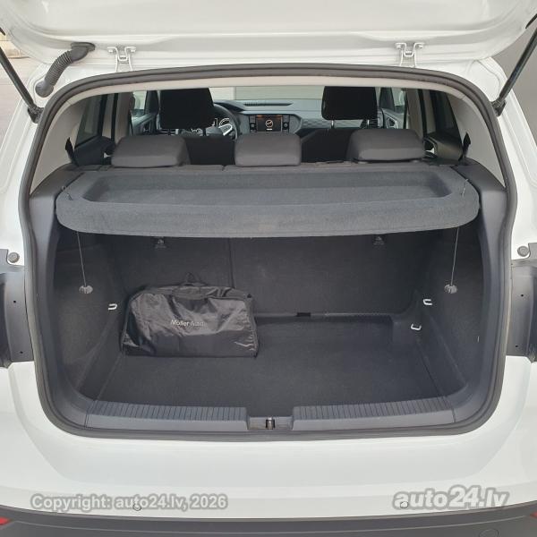 White Volkswagen T-Cross 2021 in Tallinn, with an engine capacity of 1.00 L and mileage of 215 thousand km for 14999 €, photo 9 on AUTOMOTO.COM.LV