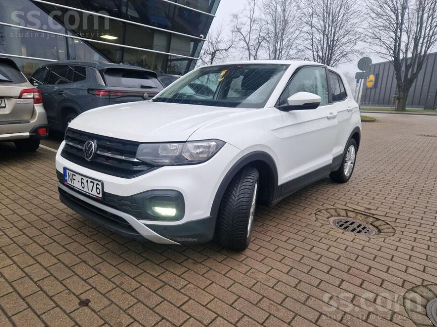 Белый Фольксваген T-Cross 2022 в Рига, объемом двигателя 1.00 л и пробегом 105 тыс. км за 13250 €, фото 1 на AUTOMOTO.COM.LV