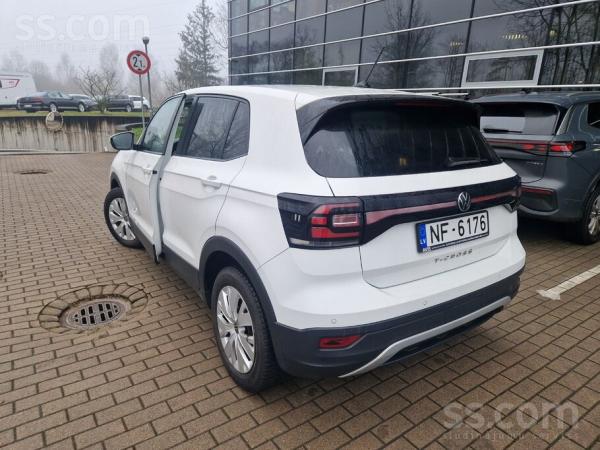 Balts Volkswagen T-Cross 2022 Rīga, ar dzinēja tilpumu 1.00 L un nobraukumu 105 tūkst. km par 13250 €, foto 4 vietnē AUTOMOTO.COM.LV